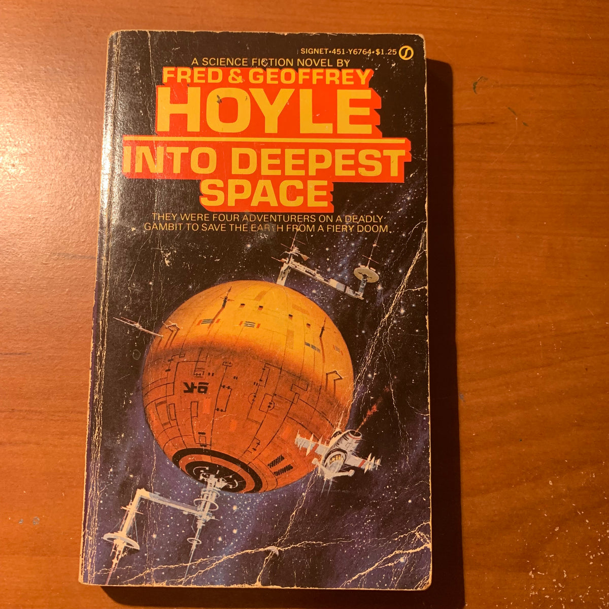 BOOK Fred and Geoffrey Hoyle 'Into Deepest Space' (1975) Signet scienc ...
